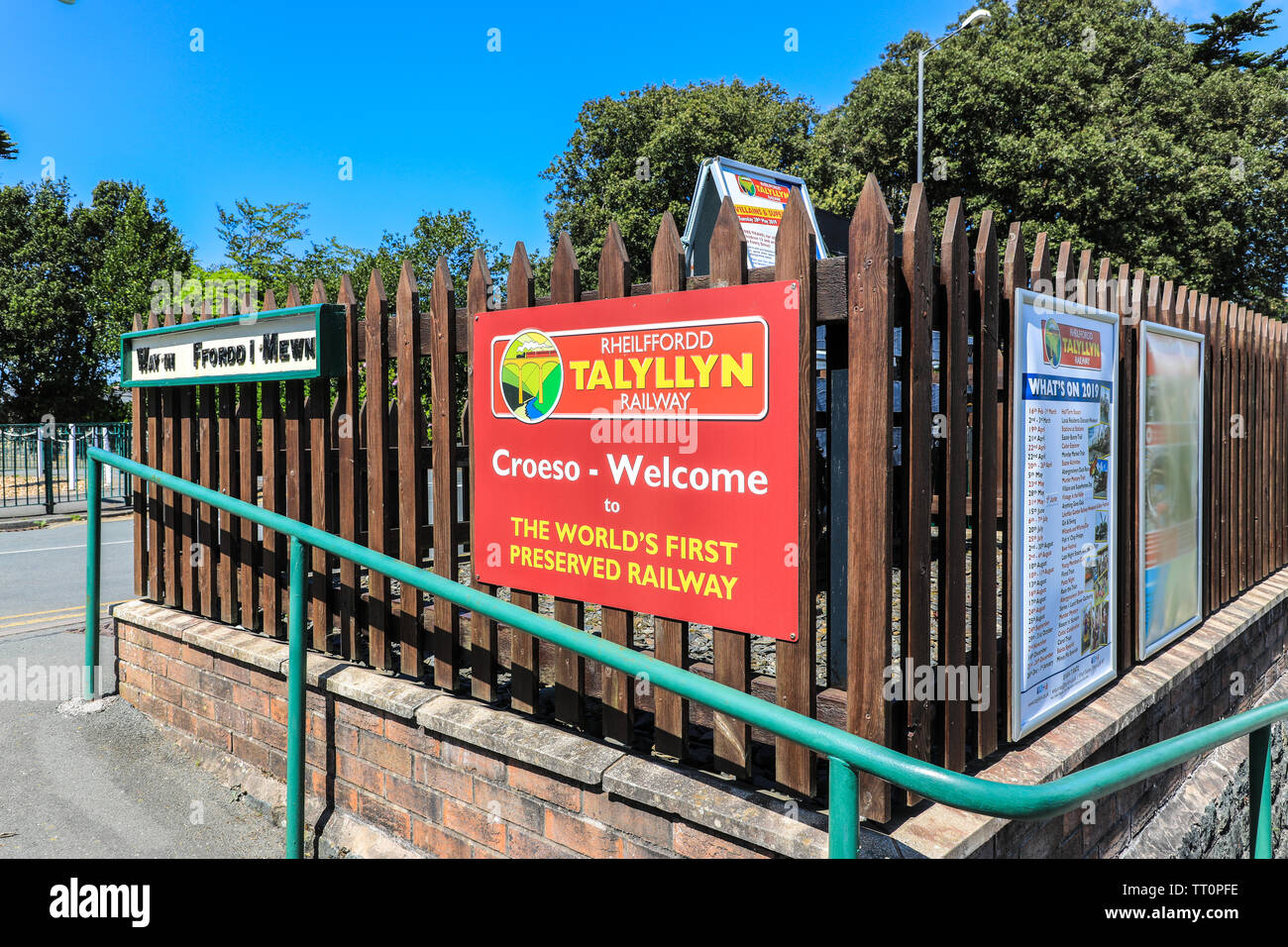 Tywyn train hi-res stock photography and images - Alamy