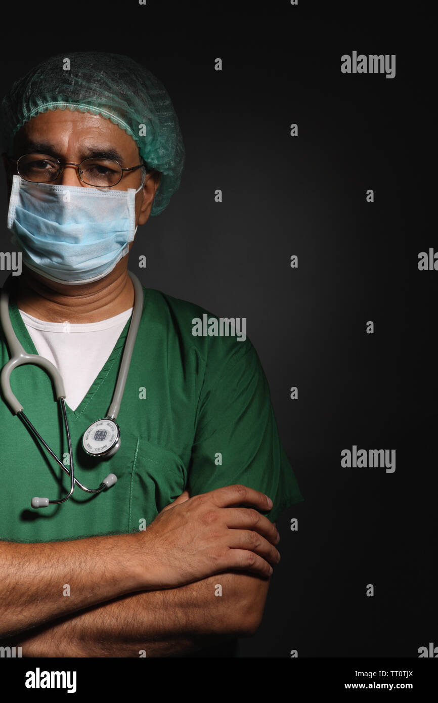 Portrait of a male surgeon Stock Photo - Alamy