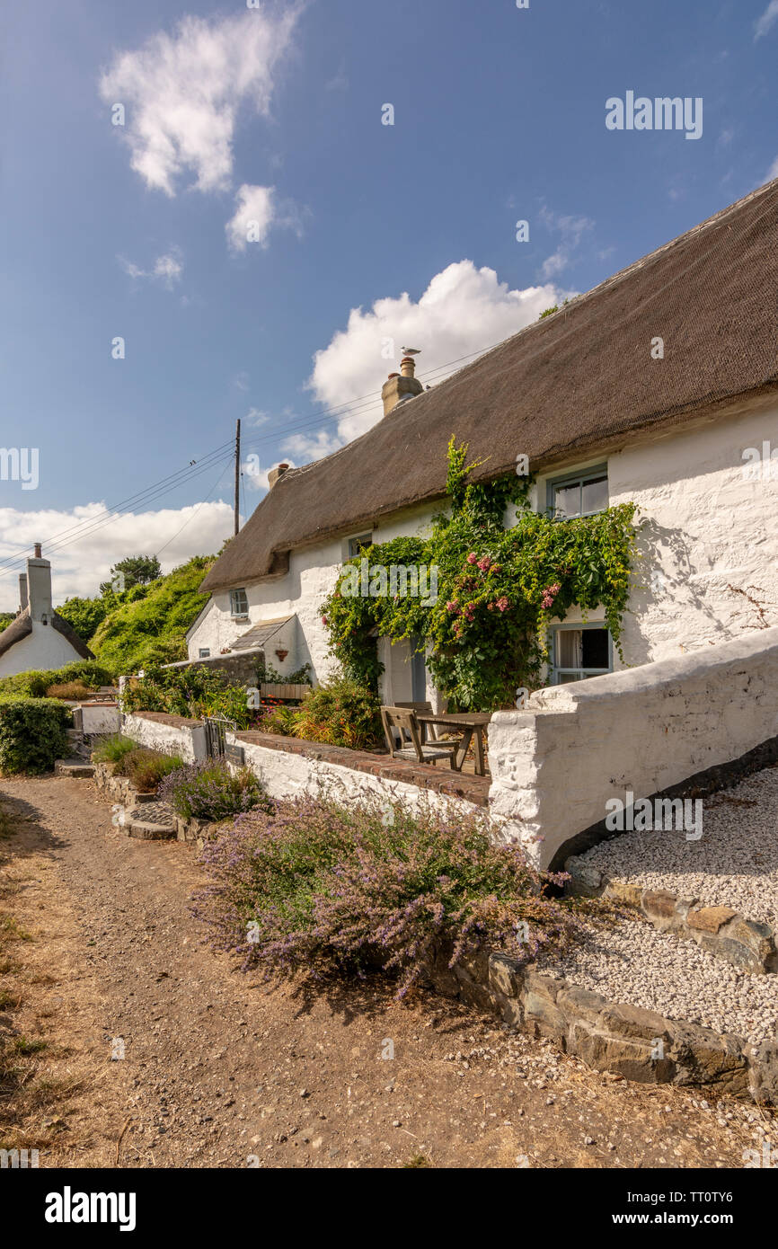 Picturesque cottage, Cadgwith Cove, Cornwall, UK Stock Photo - Alamy