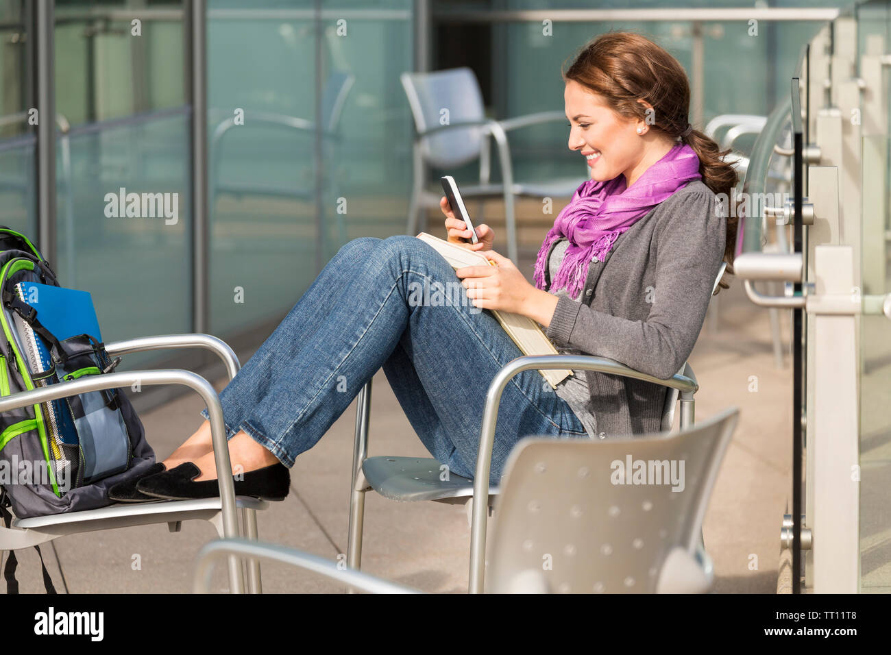 College student using cell phone hi-res stock photography and images ...
