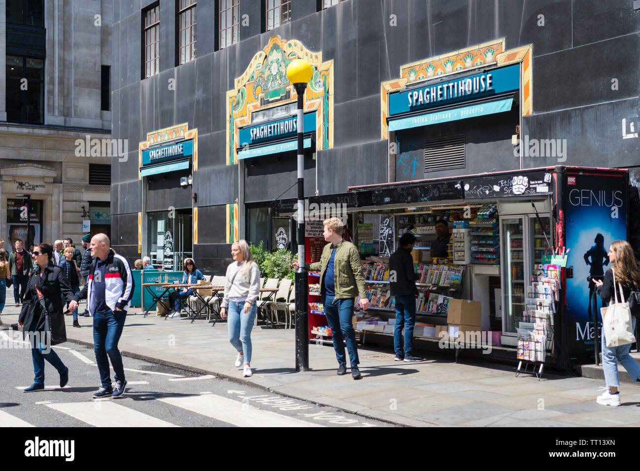 Restaurant crossing hi-res stock photography and images - Alamy
