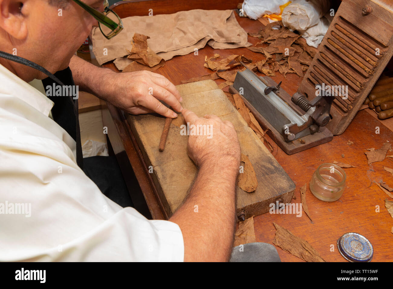 Cigar Rolling Kit Home