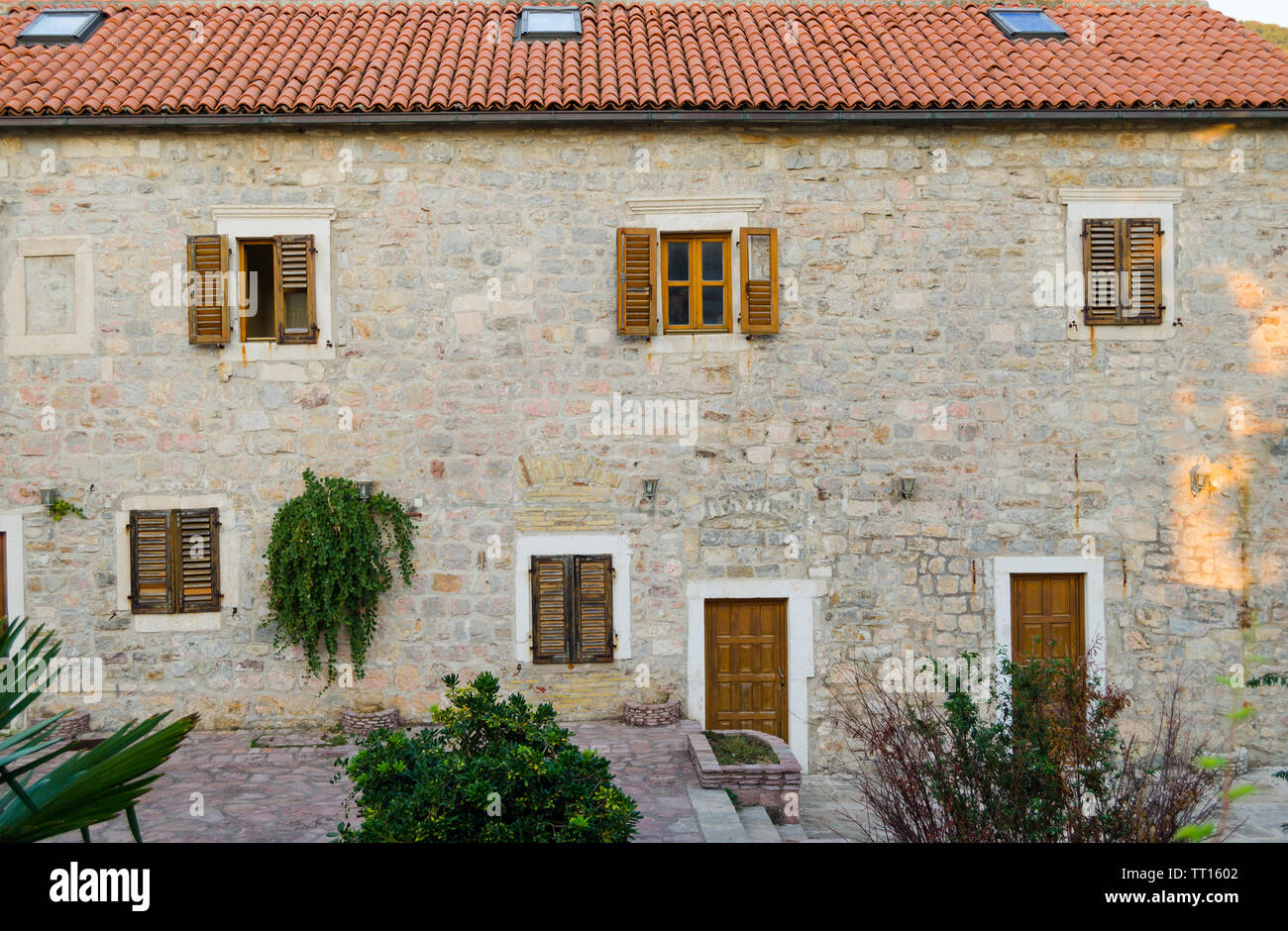 Buildings made of stone hi-res stock photography and images - Alamy