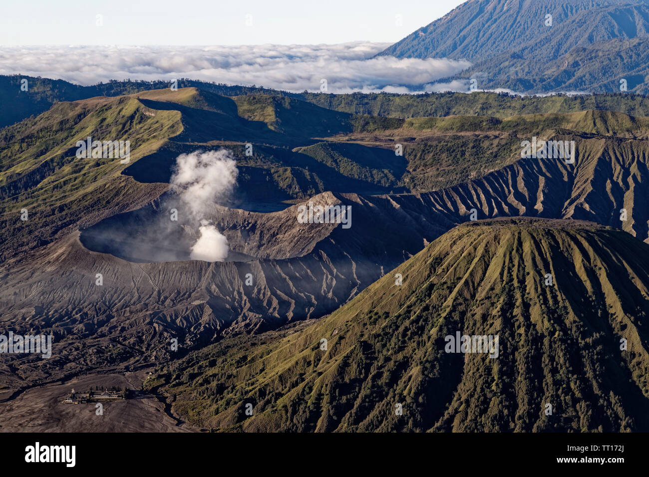 Mount Bromo volcano, Indonesia. 9th May, 2019. Sunrise over the smoking ...
