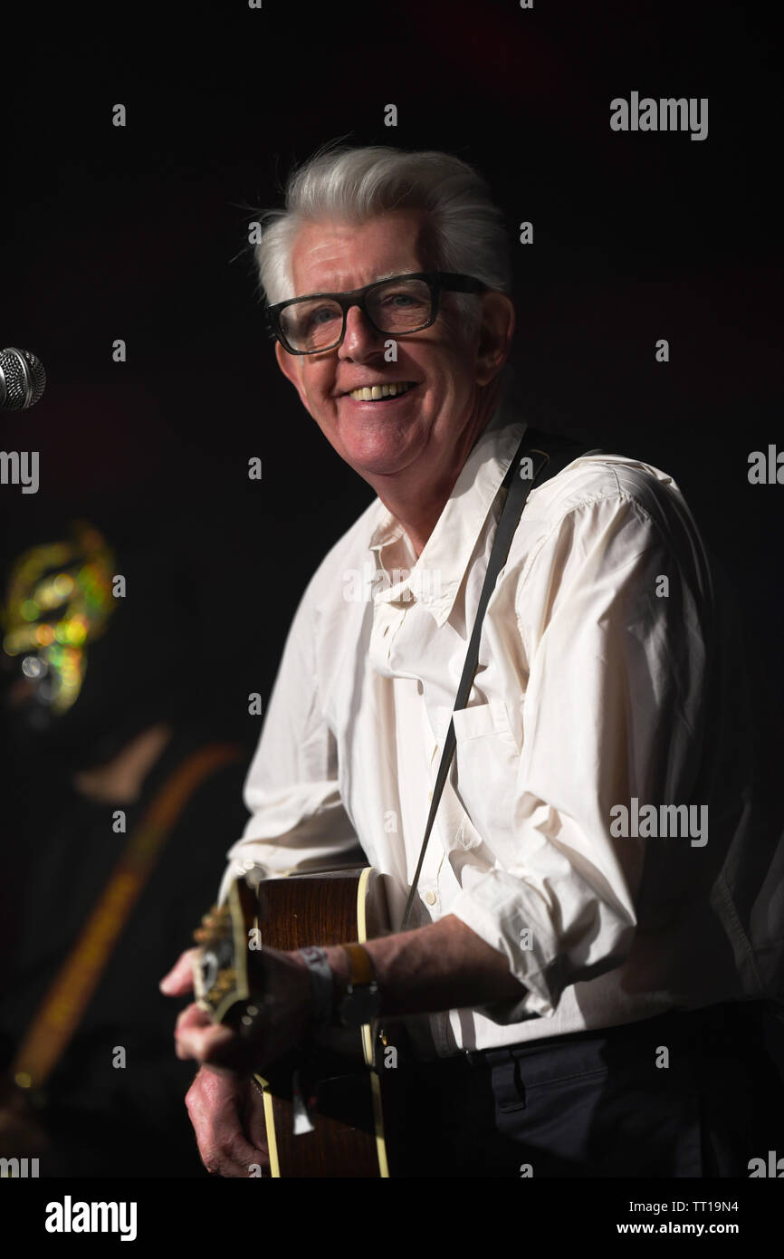 Nick lowe singer hi-res stock photography and images - Alamy