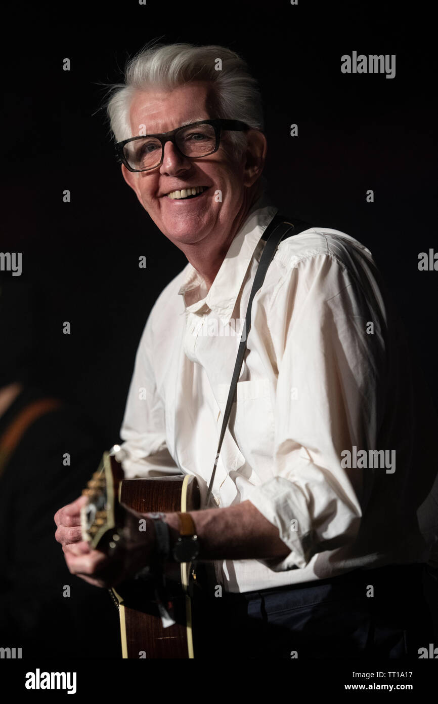 Nick lowe hi-res stock photography and images - Alamy