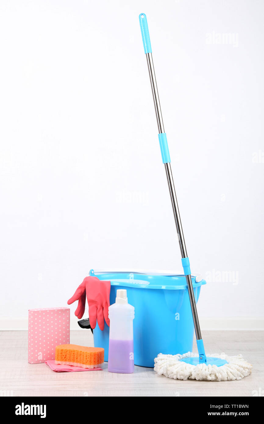 Floor mop and bucket for washing in room Stock Photo - Alamy