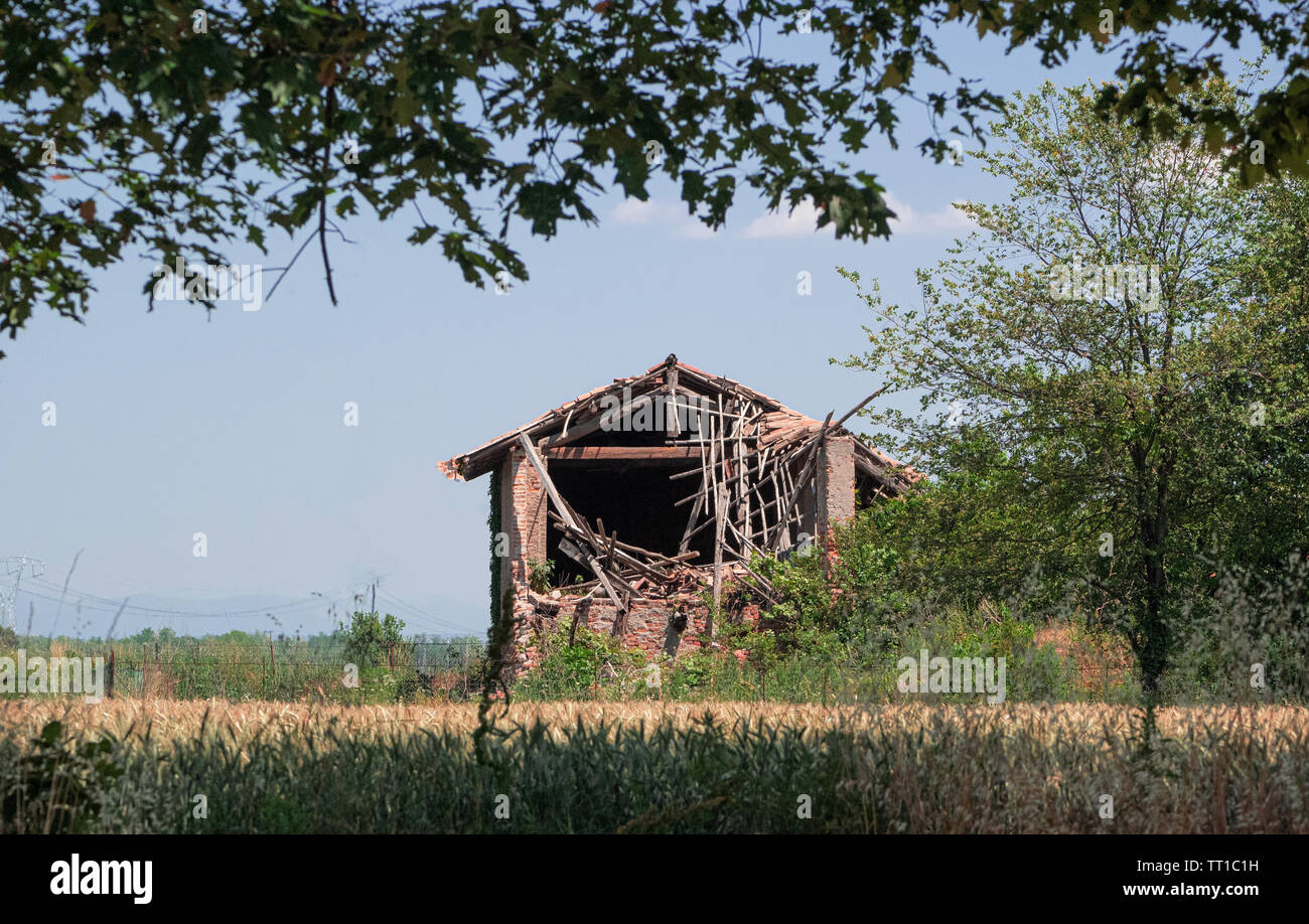 The wheat barn roof hi-res stock photography and images - Alamy