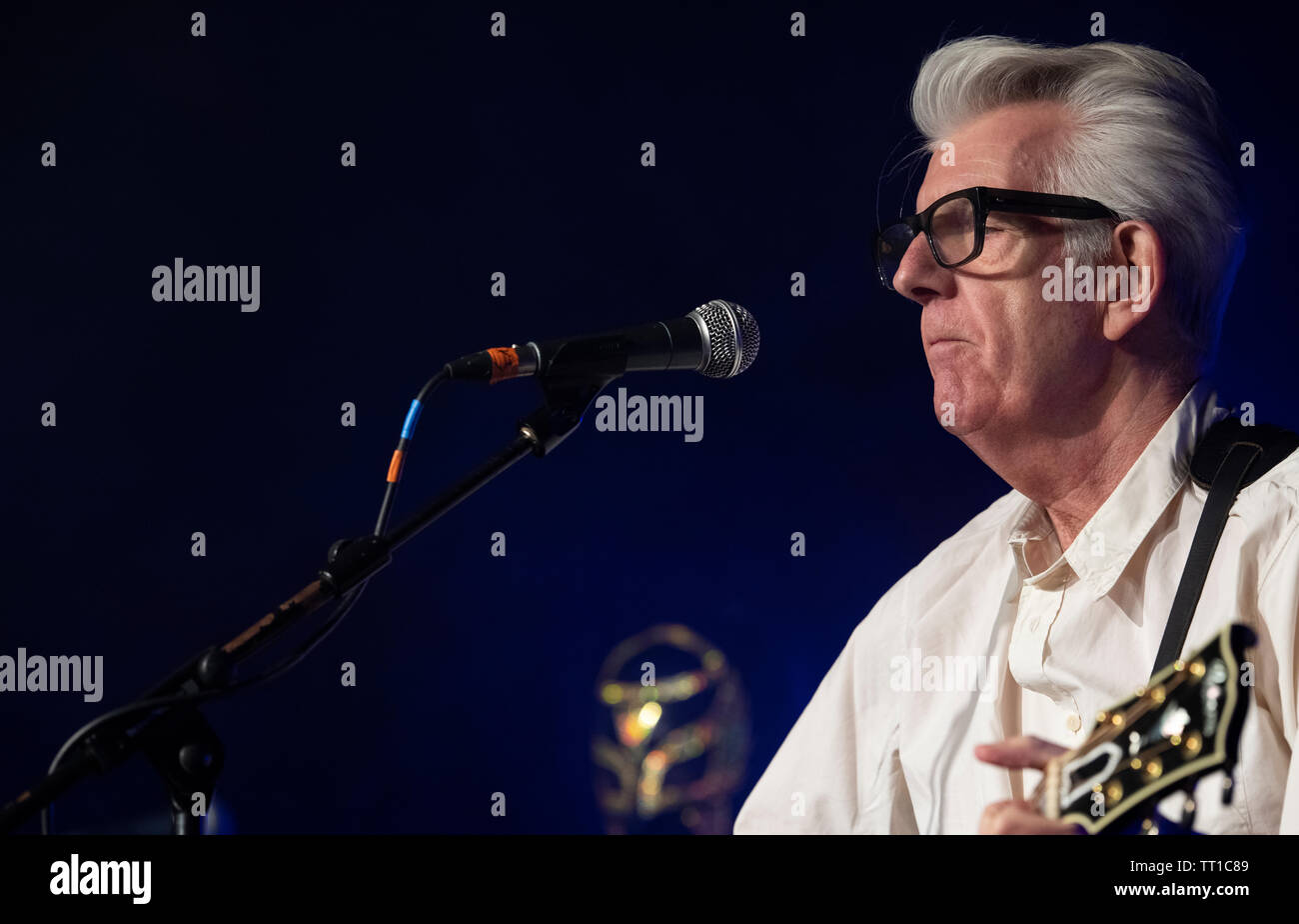 Nick lowe hi-res stock photography and images - Alamy