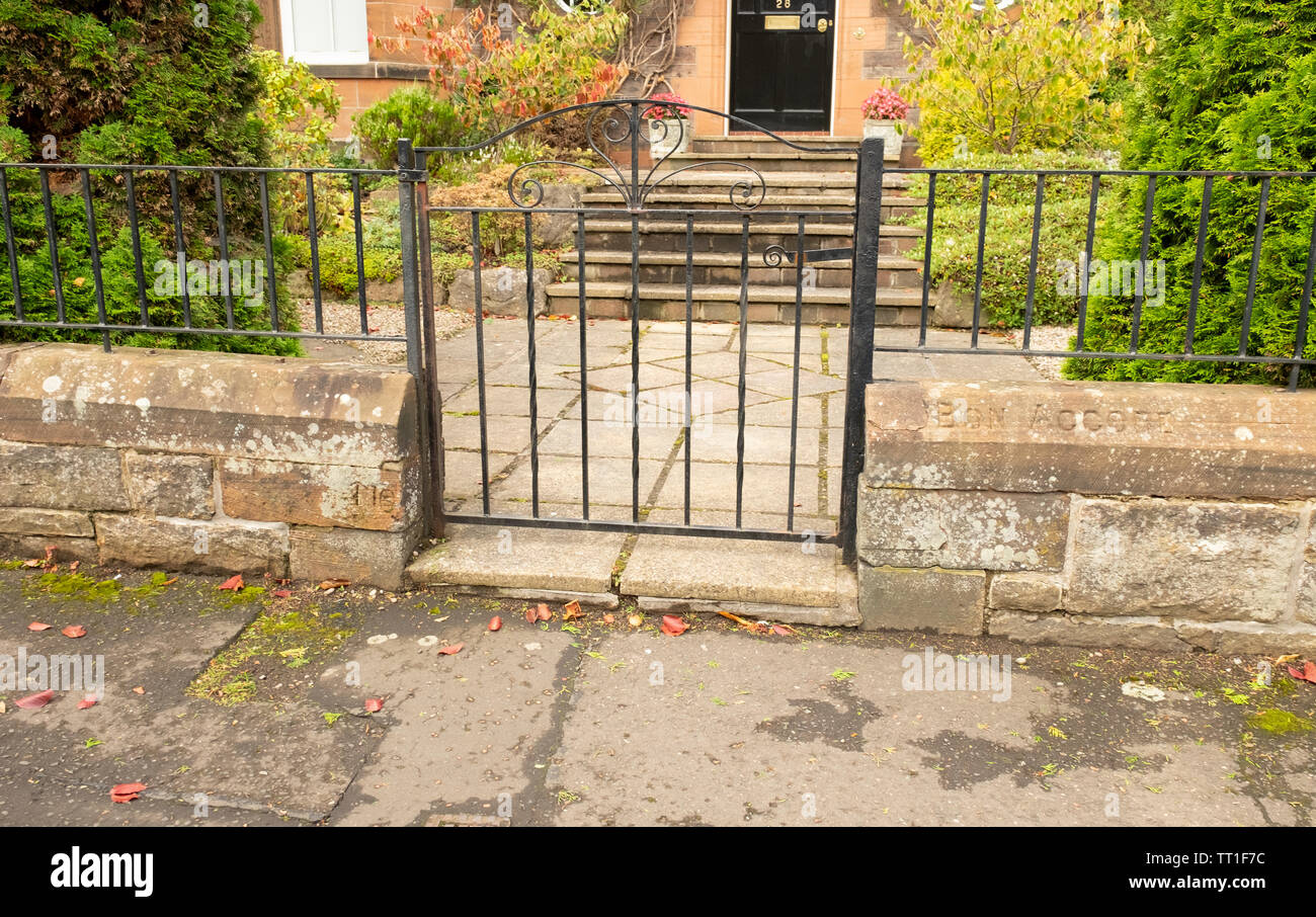 Victorian gate house hi-res stock photography and images - Alamy