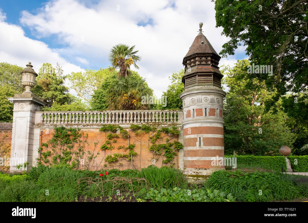 Cliveden house hi-res stock photography and images - Alamy