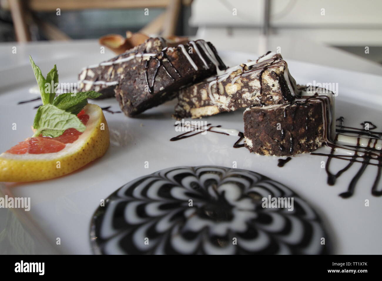 Mosaic chocolate and biscuit cake hi-res stock photography and images ...