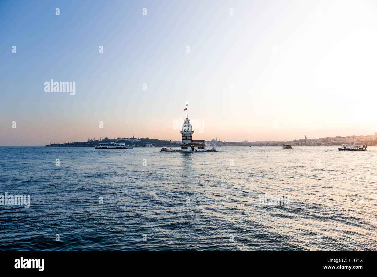 Kiz kulesi maiden tower istanbul hi-res stock photography and images ...