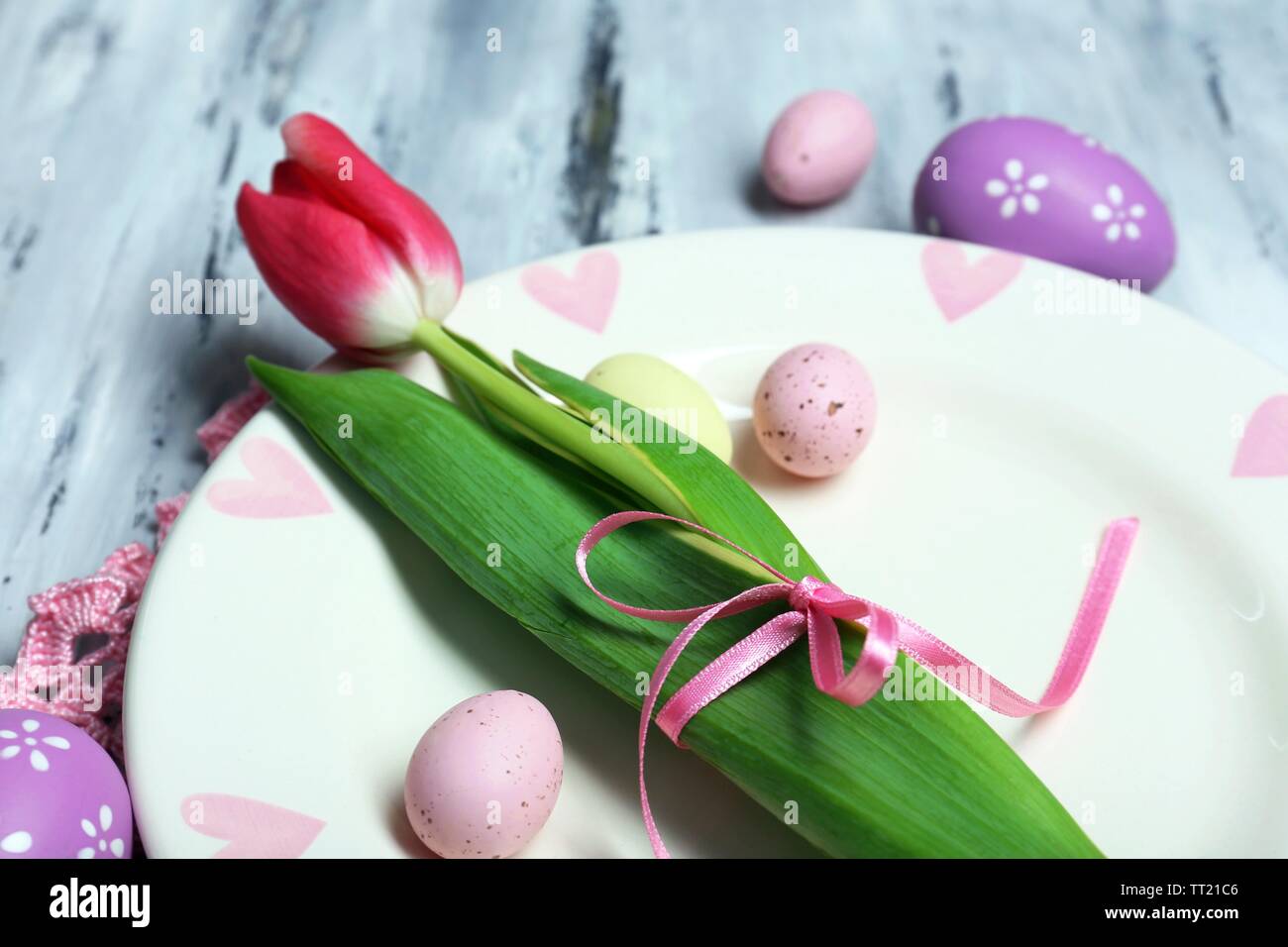 Easter table setting with tulips and eggs Stock Photo - Alamy