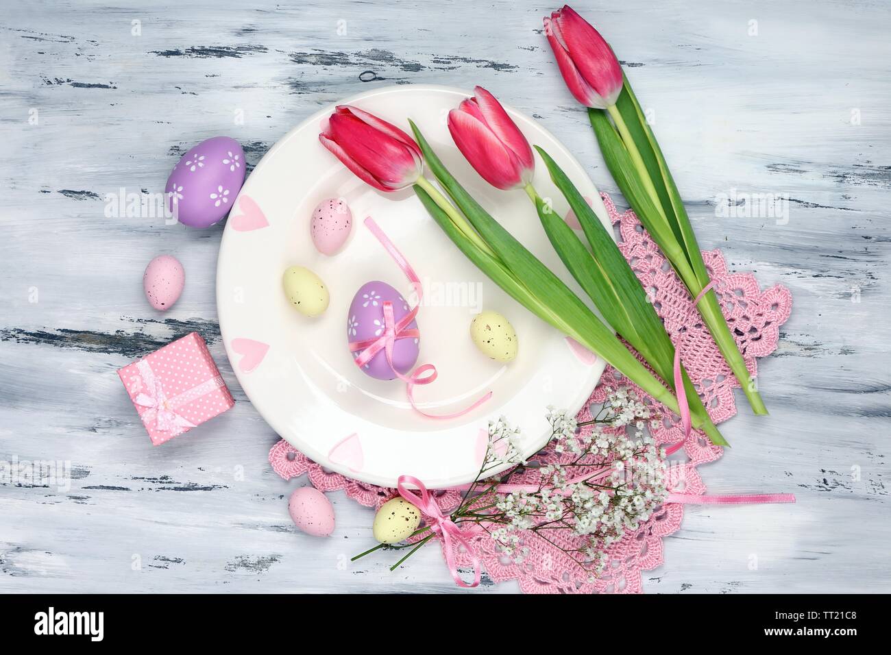 Easter table setting with tulips and eggs Stock Photo - Alamy