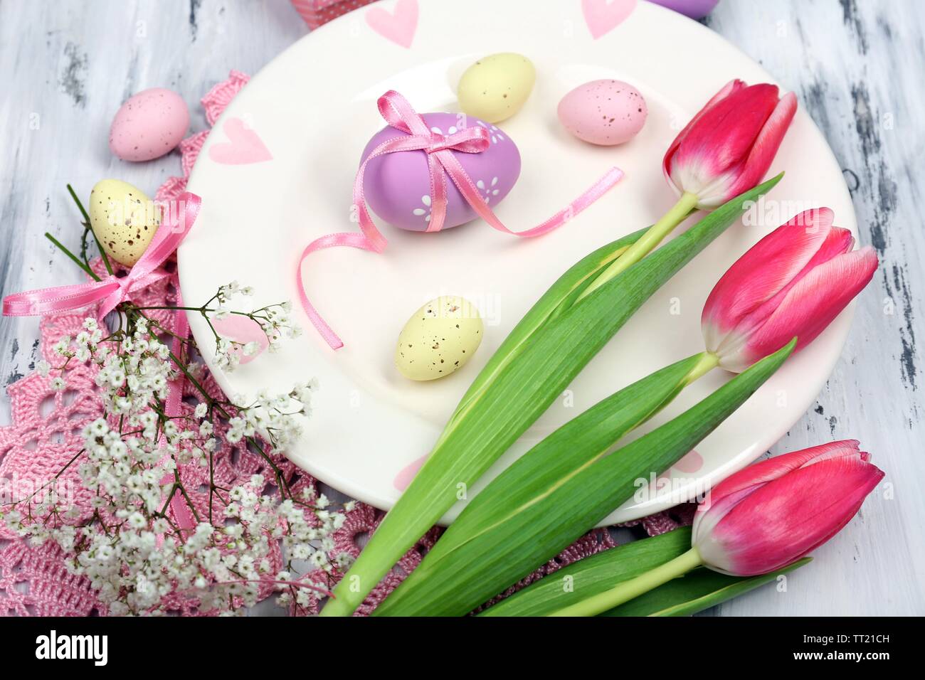 Easter table setting with tulips and eggs Stock Photo - Alamy