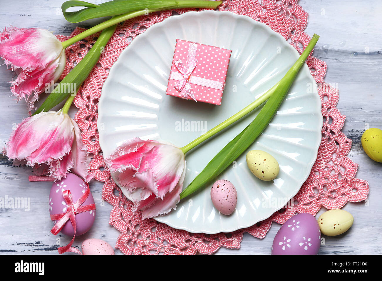 Easter table setting with tulips and eggs Stock Photo - Alamy