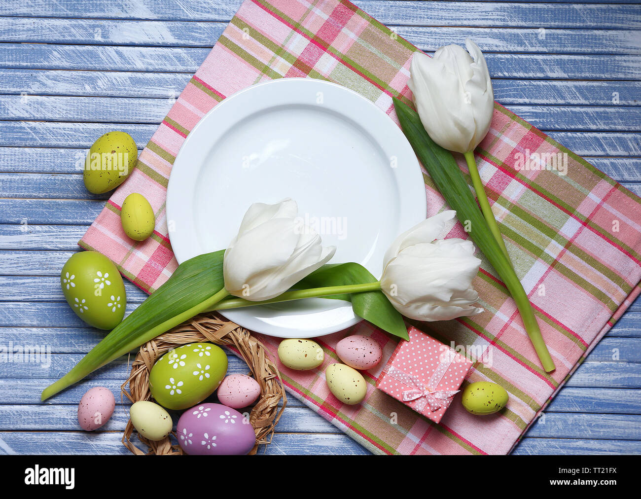Easter table setting with tulips and eggs Stock Photo - Alamy
