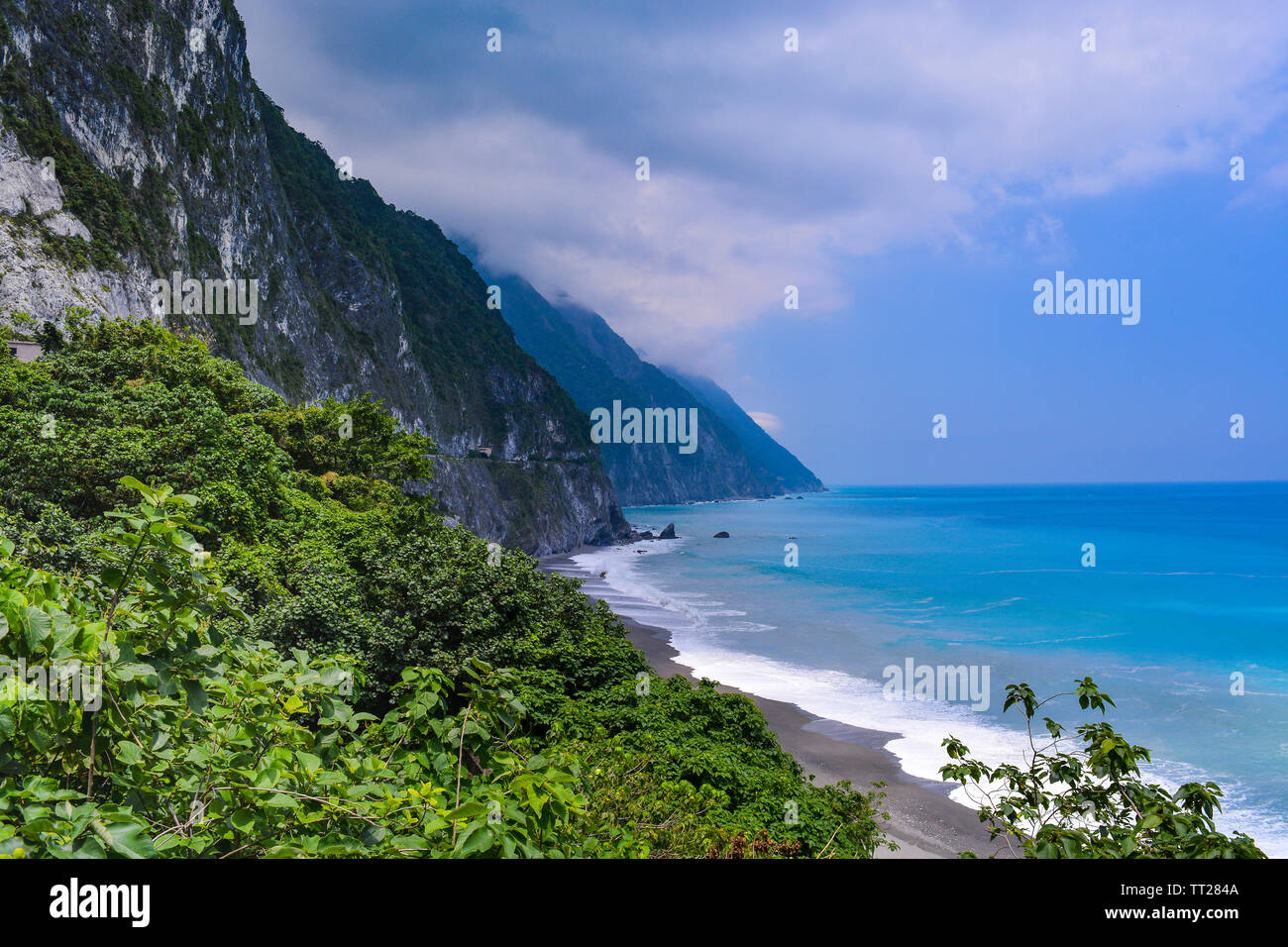 View of Qingshui Cliff. The tallest peak, Qingshui Mountain, rises 2408 ...