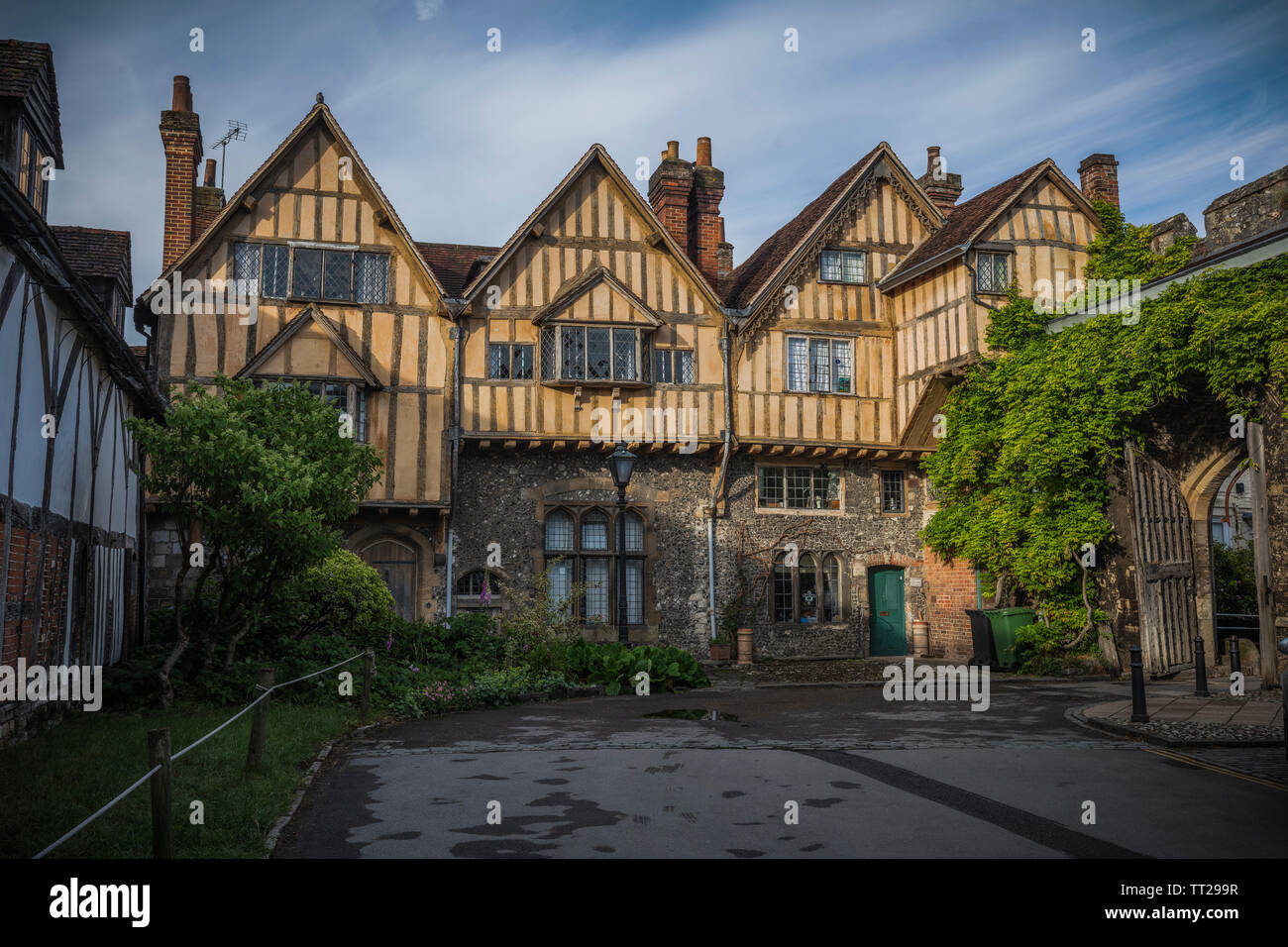 Winchester Tudor Frame Buildings Stock Photo - Alamy