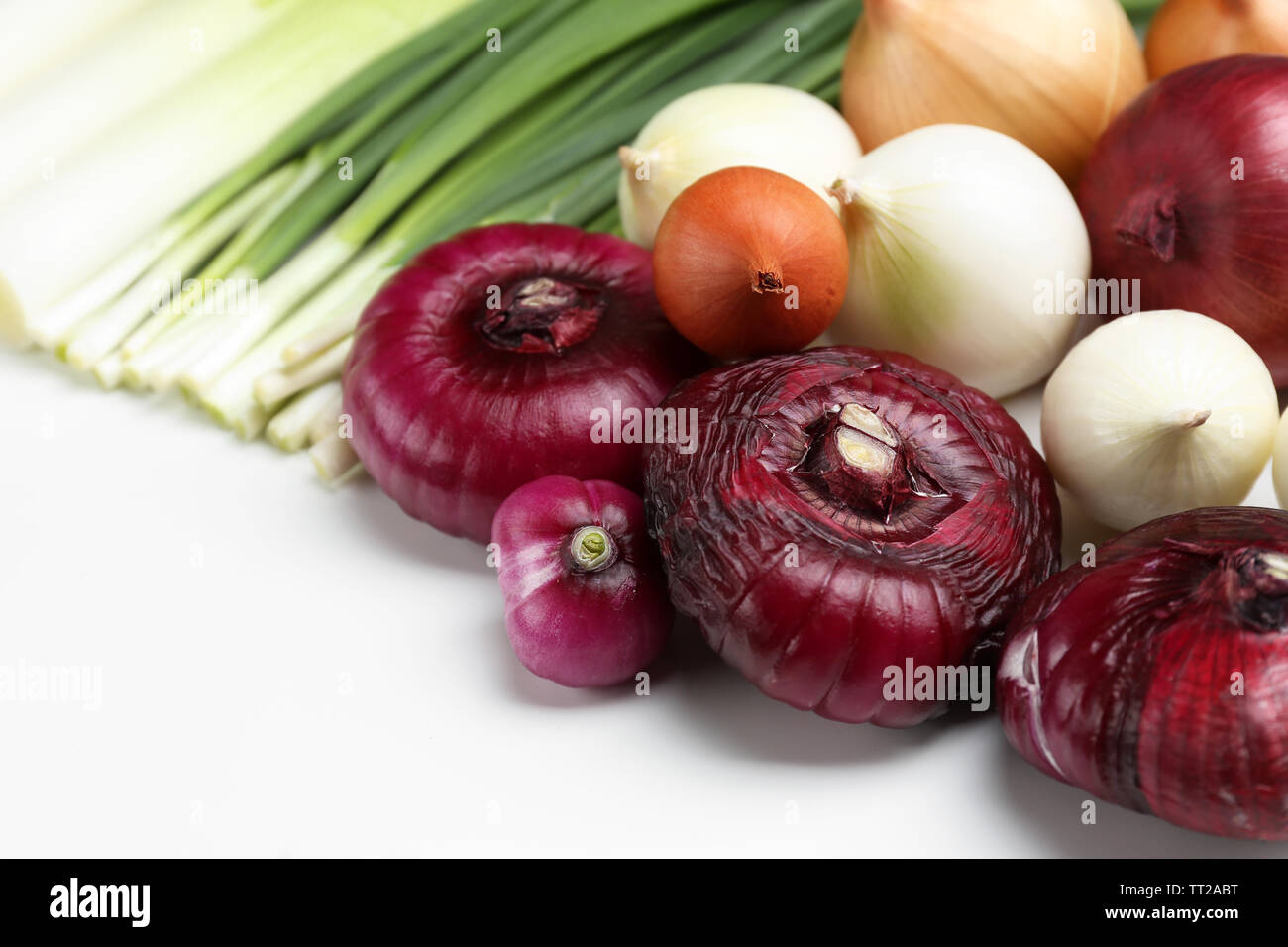 Different raw onion, isolated on white Stock Photo - Alamy