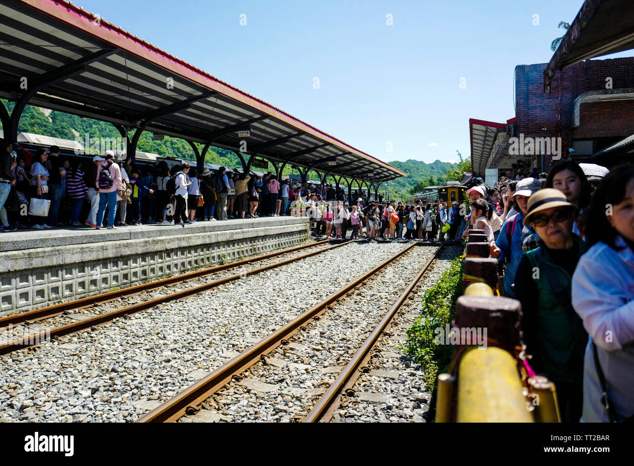 Taipei, Taiwan, 29th, April, 2017. The crowd are crossing the Shifen ...