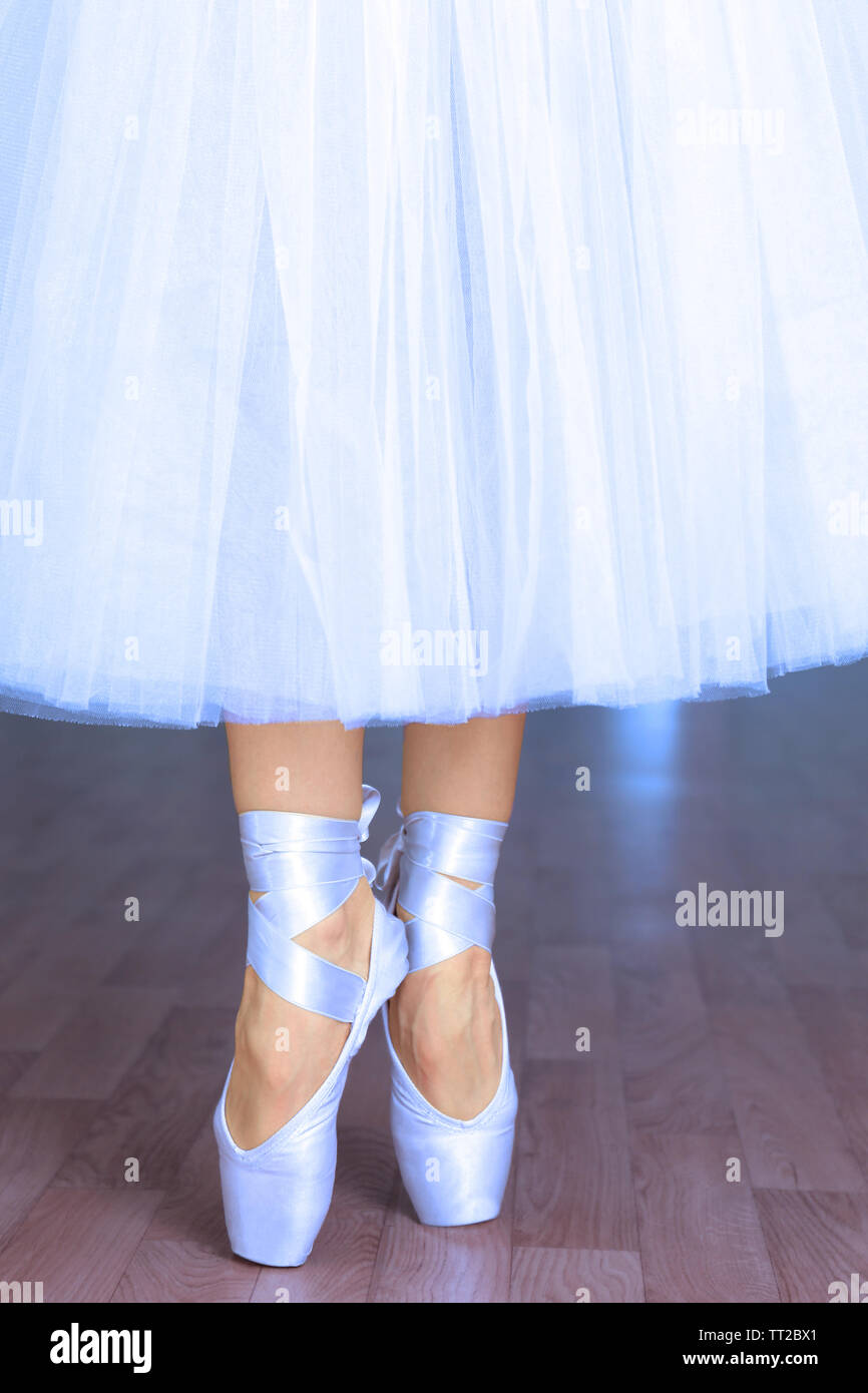 Ballet dancer practicing in hall hi-res stock photography and images ...