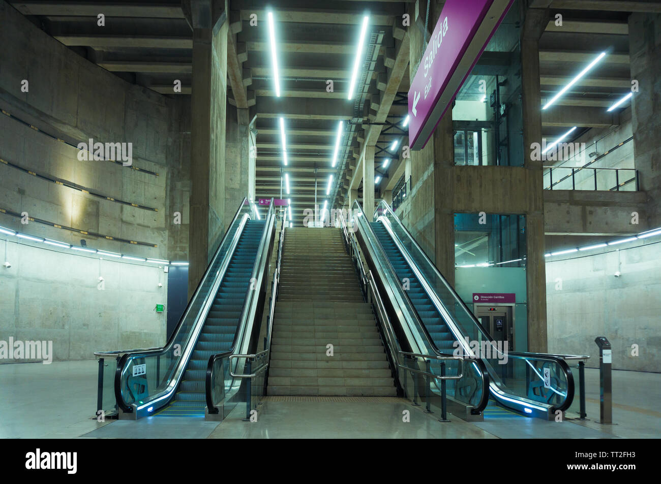 Staircase of a subway station hi-res stock photography and images - Alamy