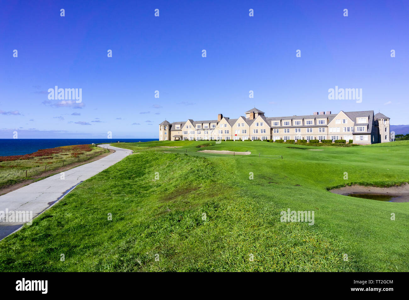 January 5, 2017 Half Moon Bay / CA / USA - Golf course putting green on ...