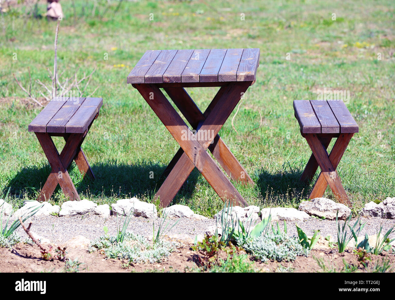 Empty picnic table Stock Photo - Alamy