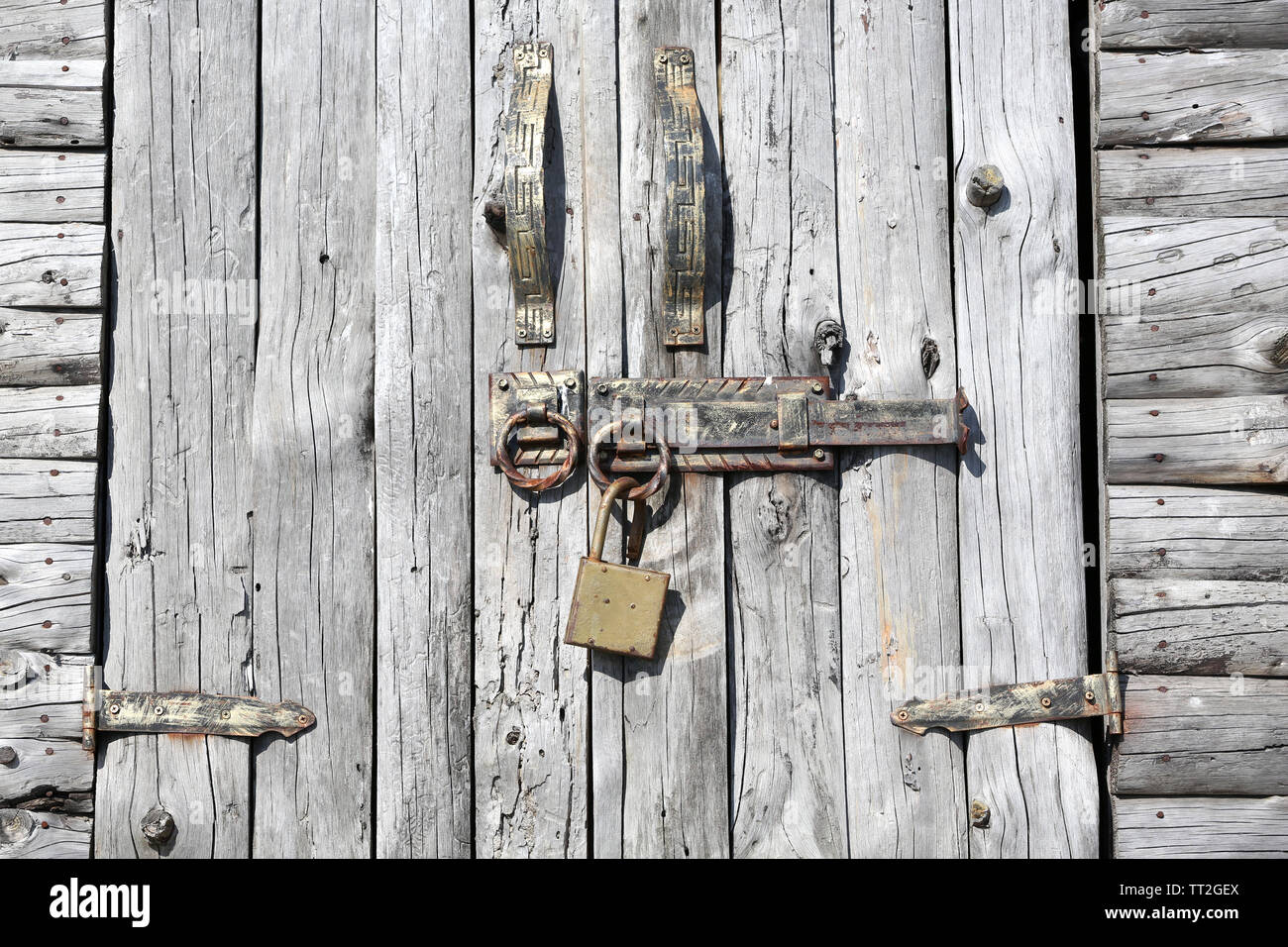Wooden door with big lock Stock Photo - Alamy