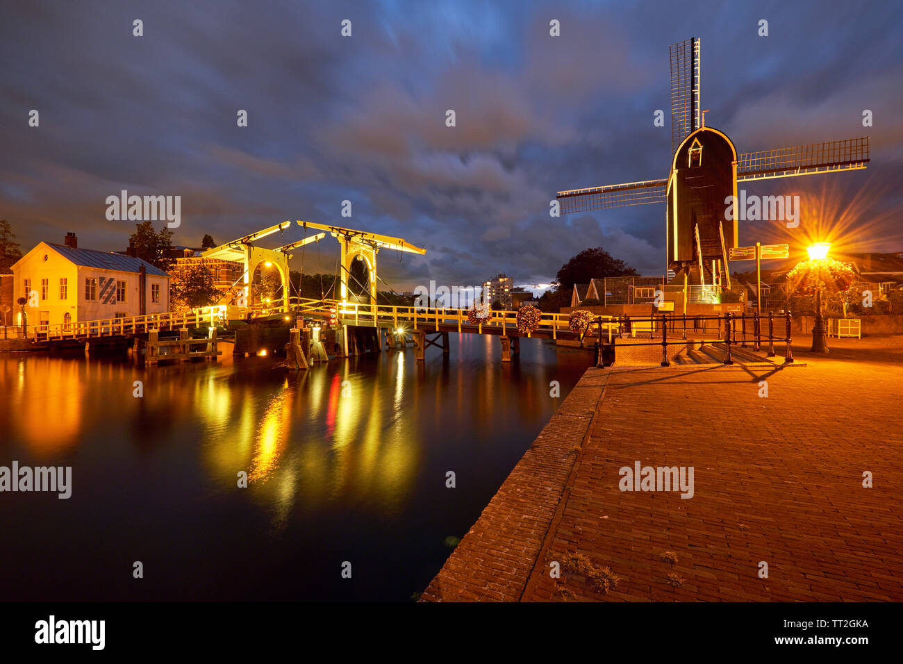 Bridge canal scenic architecture hi-res stock photography and images ...