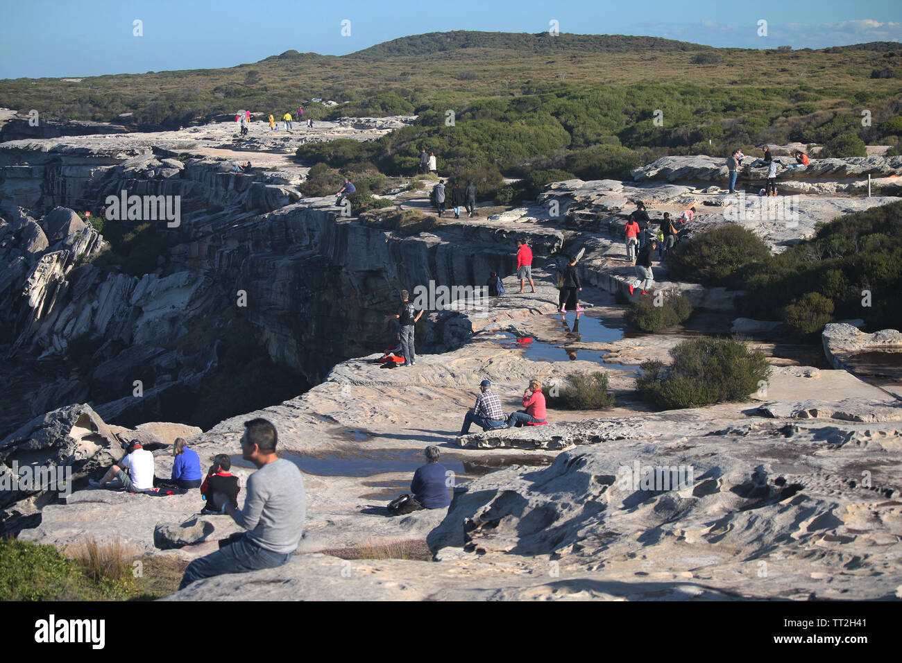 People sitting on cliff hi-res stock photography and images - Alamy