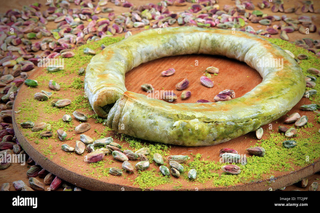 rolled pistachio dessert Mediterranean turkish cuisine Stock Photo - Alamy