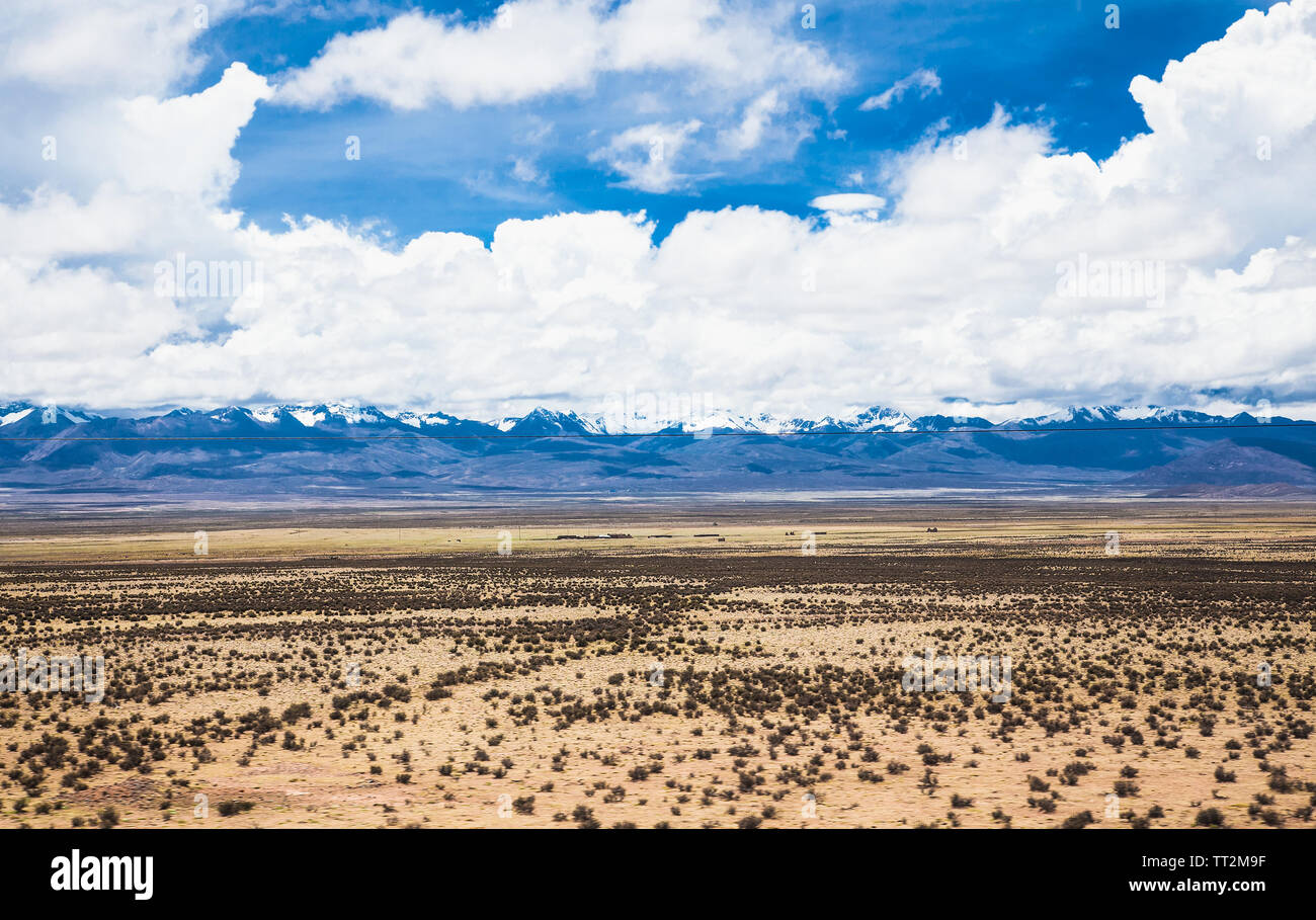 Beautiful landscape between Uyuni and La Paz, Bolivia. Desert landscape ...