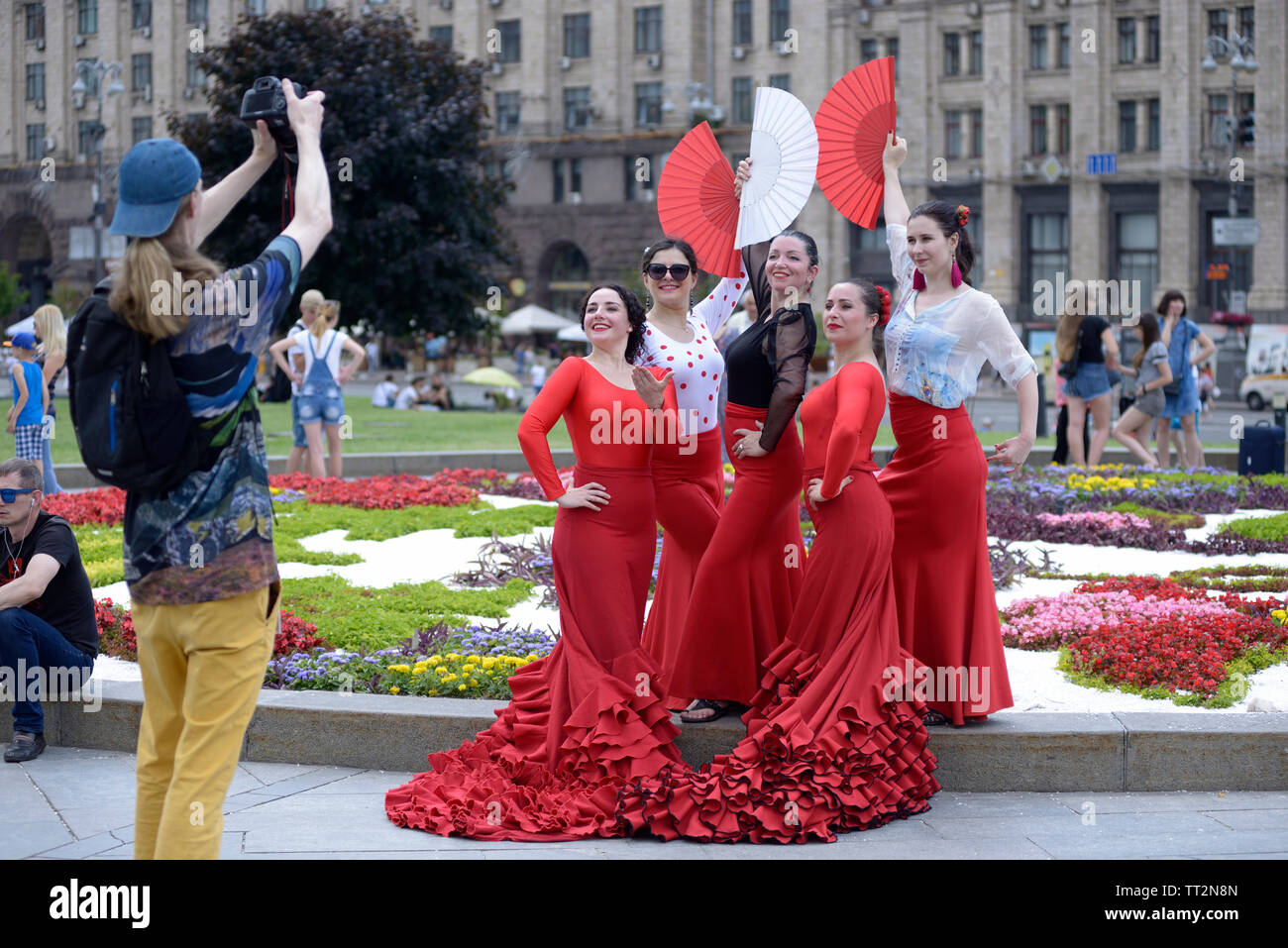 Gypsy costumes hi-res stock photography and images - Alamy