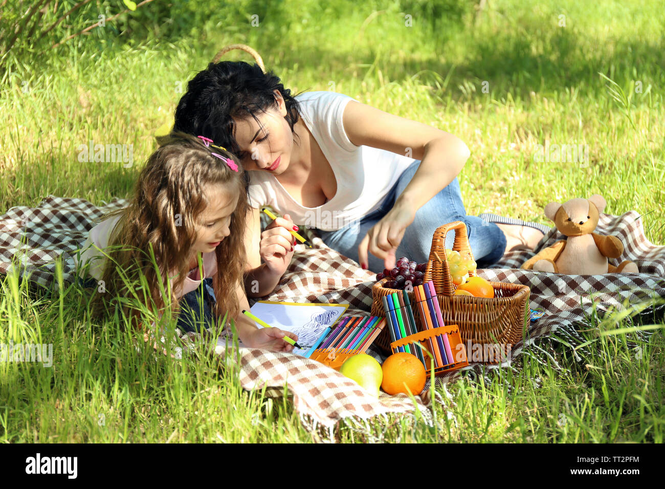 Happy mom and daughter. Picnic in the green park Stock Photo - Alamy