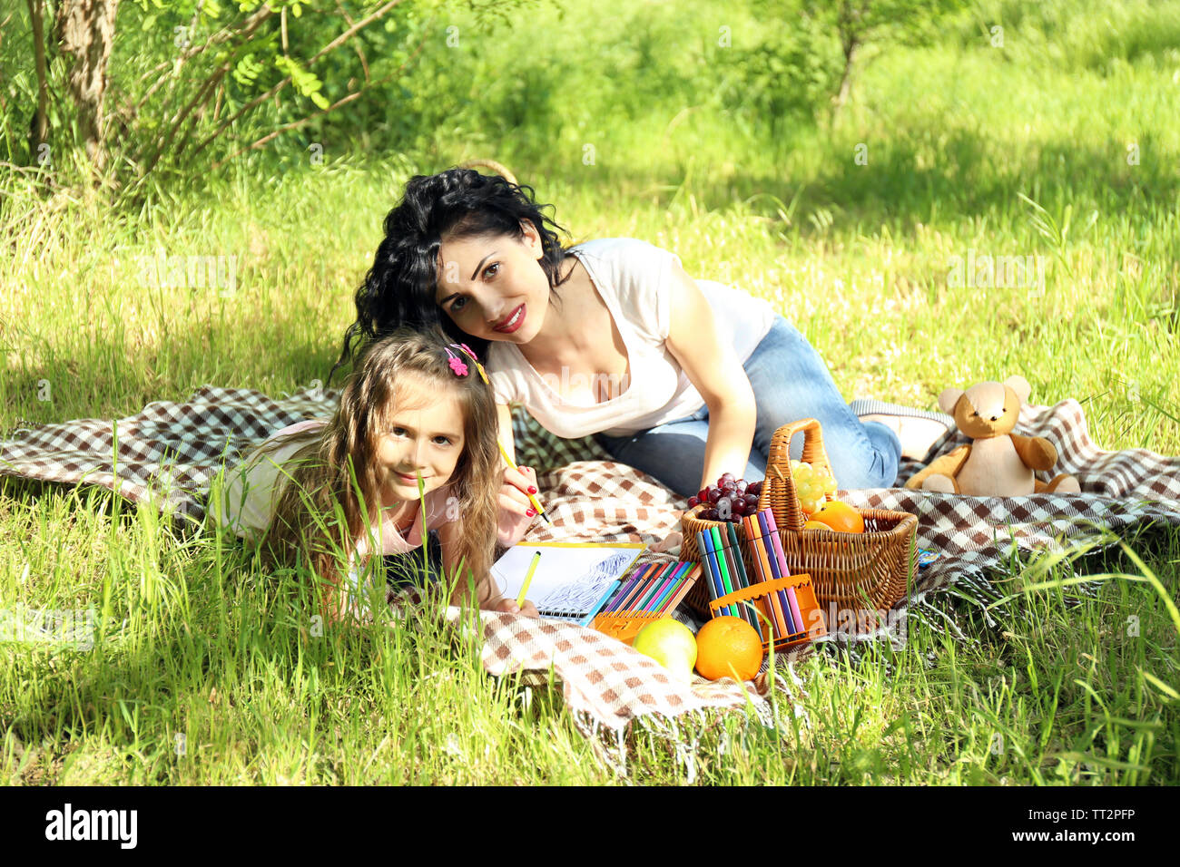Happy mom and daughter. Picnic in the green park Stock Photo - Alamy