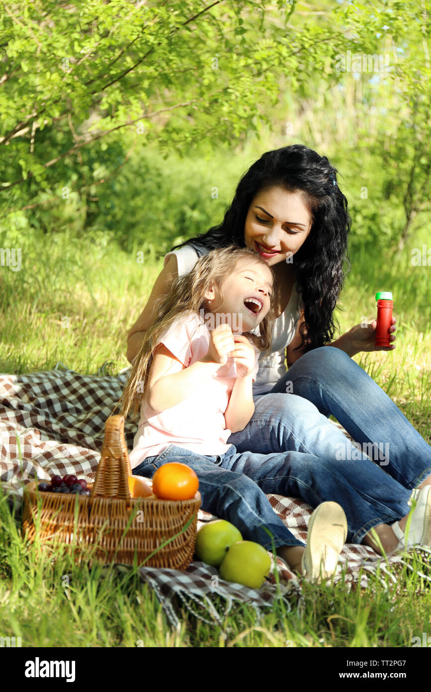 Happy mom and daughter. Picnic in the green park Stock Photo - Alamy