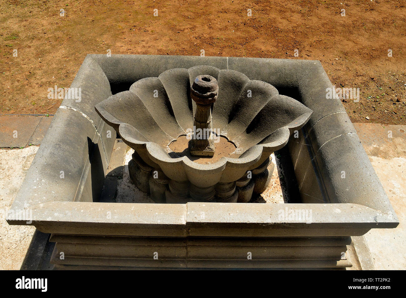 Stone fountain at Nana Phadnavis Wada (Palace), Menavali, near Wai ...