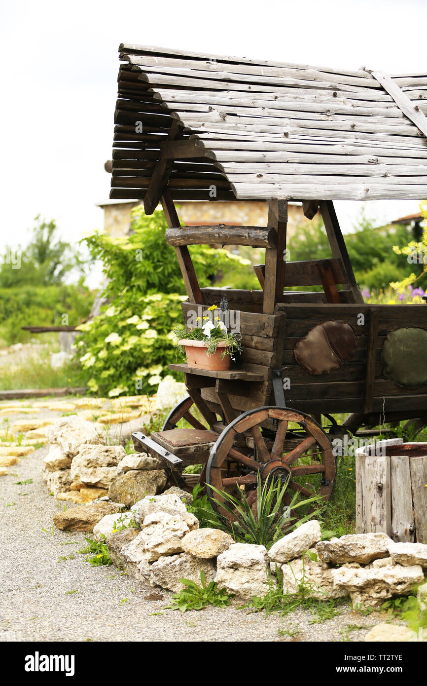 Old retro wooden shack hi-res stock photography and images - Alamy
