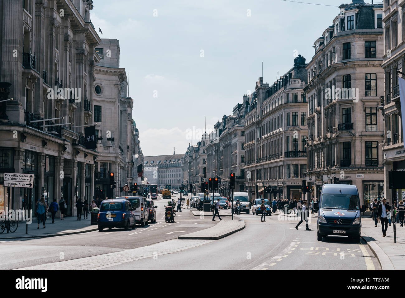 Famous london shopping street hi-res stock photography and images - Alamy