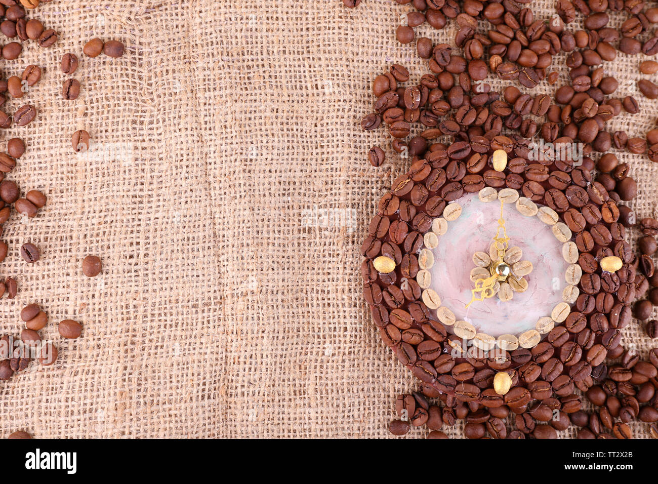 Beautiful clock of coffee beans, on burlap background Stock Photo - Alamy