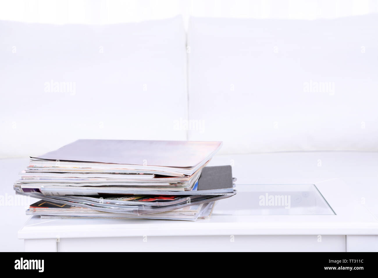 Magazines on coffee table in room Stock Photo - Alamy
