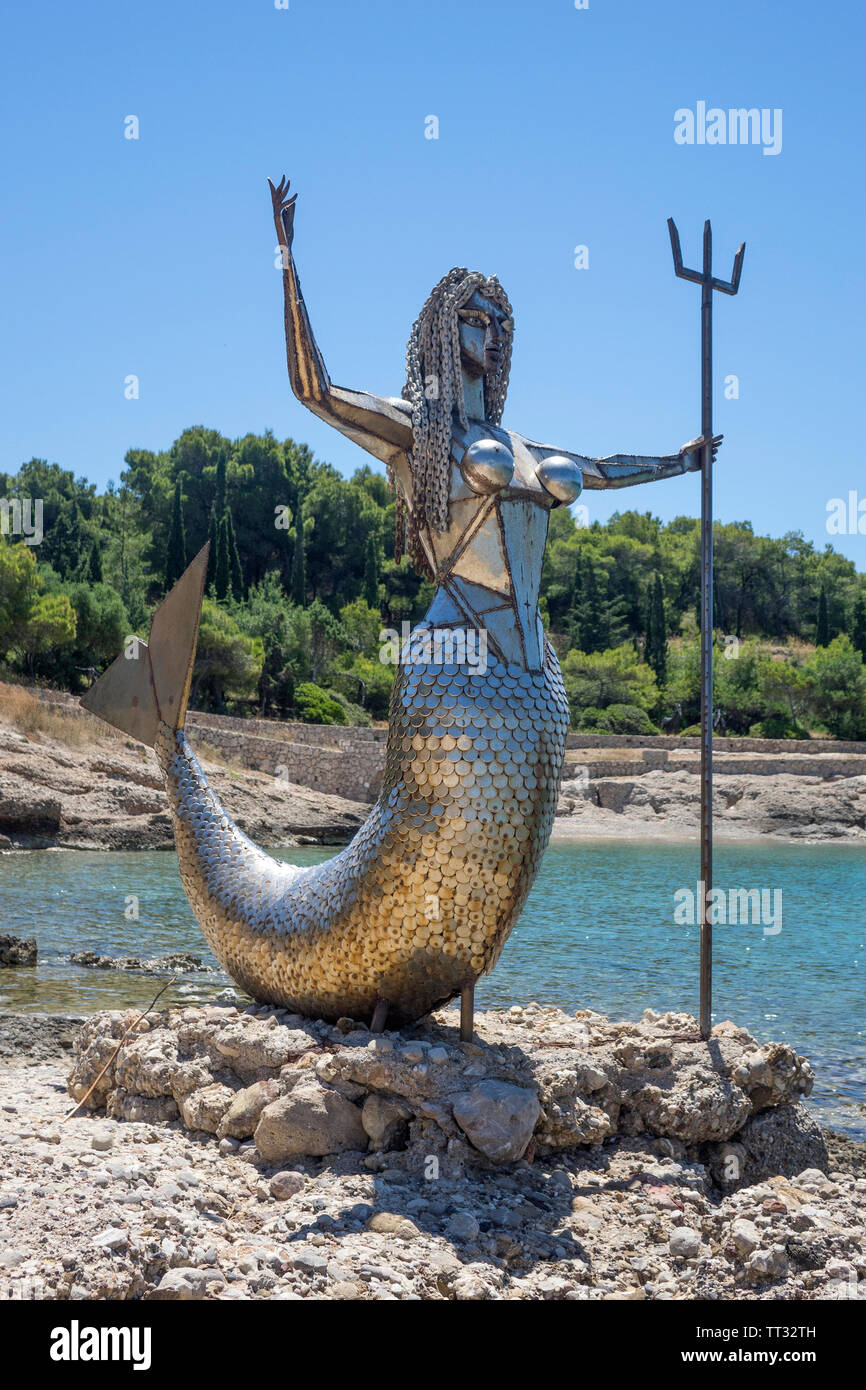 Mermaid statue hi-res stock photography and images - Alamy
