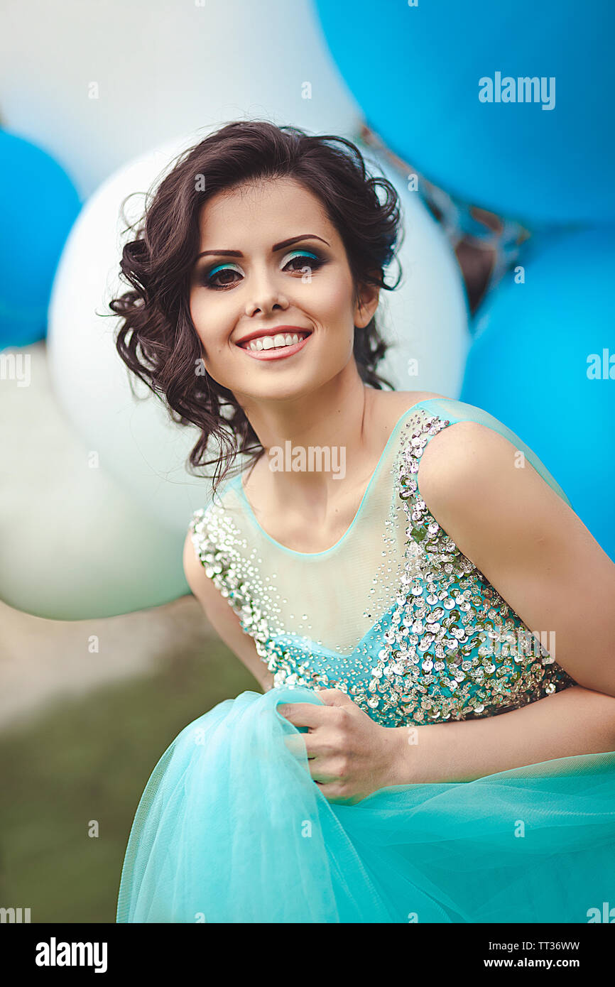 Teen girl in prom dress hi-res stock photography and images - Alamy