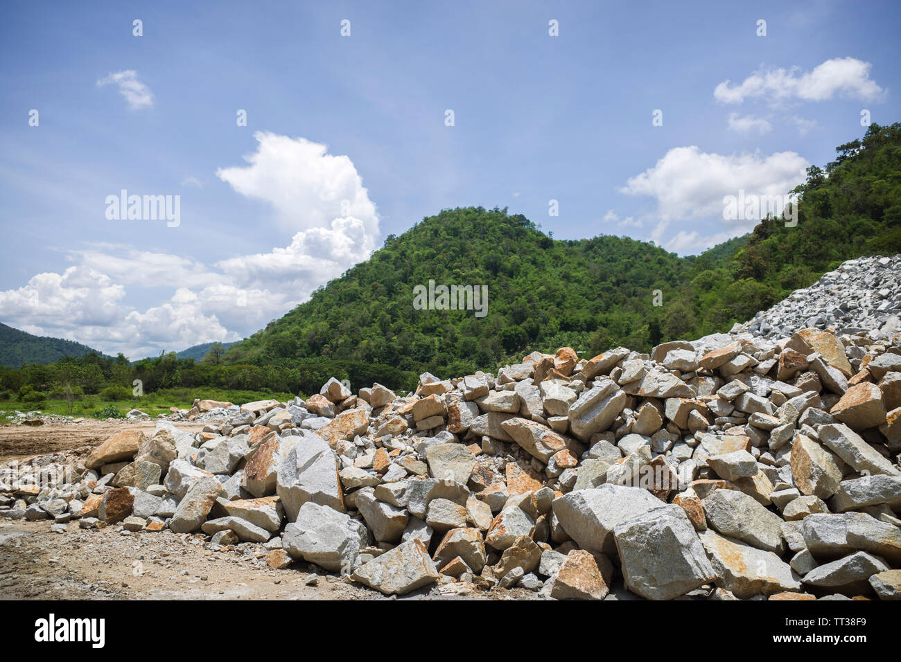 Raw of Limestone chippings biggest mountain Stock Photo - Alamy