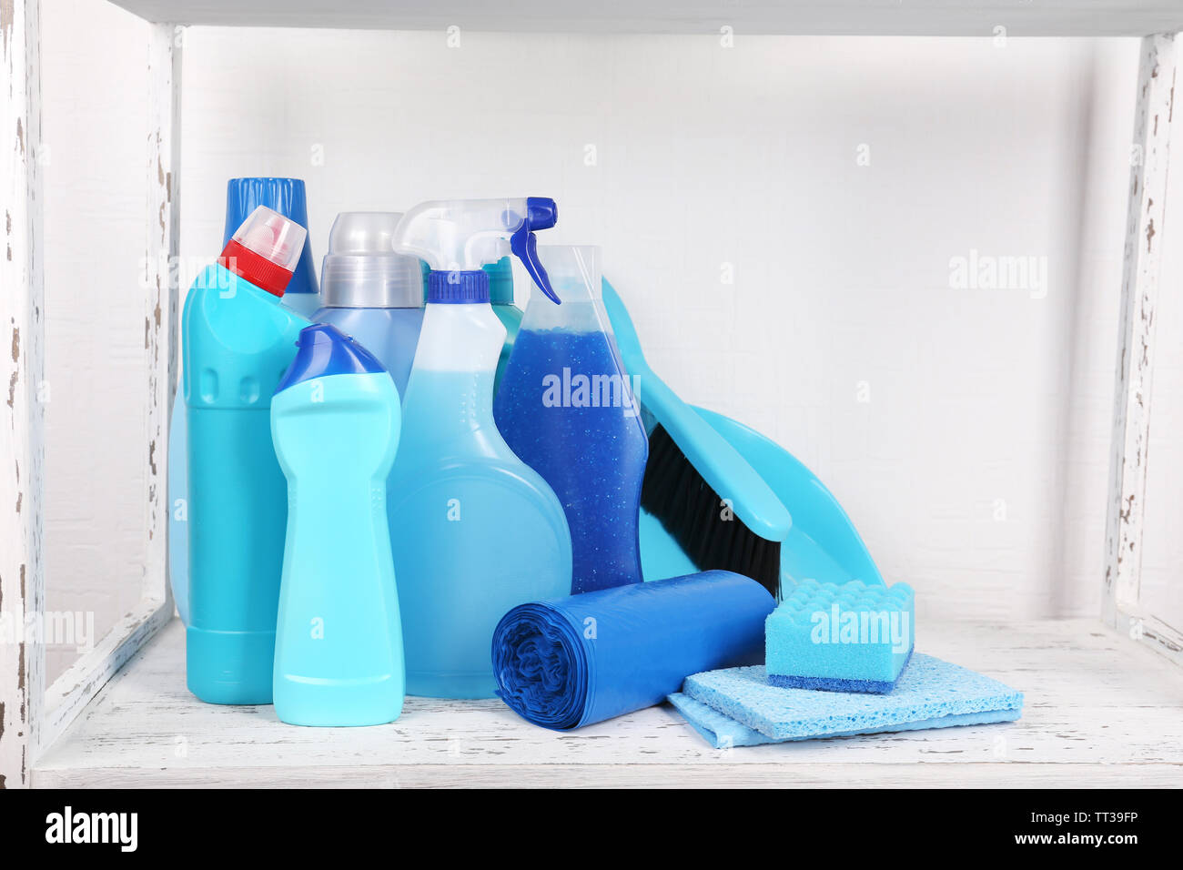 Cleaning products on shelf Stock Photo - Alamy