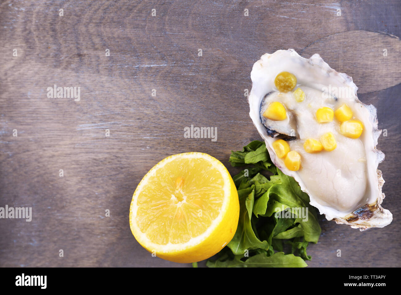 Oyster in shell hi-res stock photography and images - Alamy