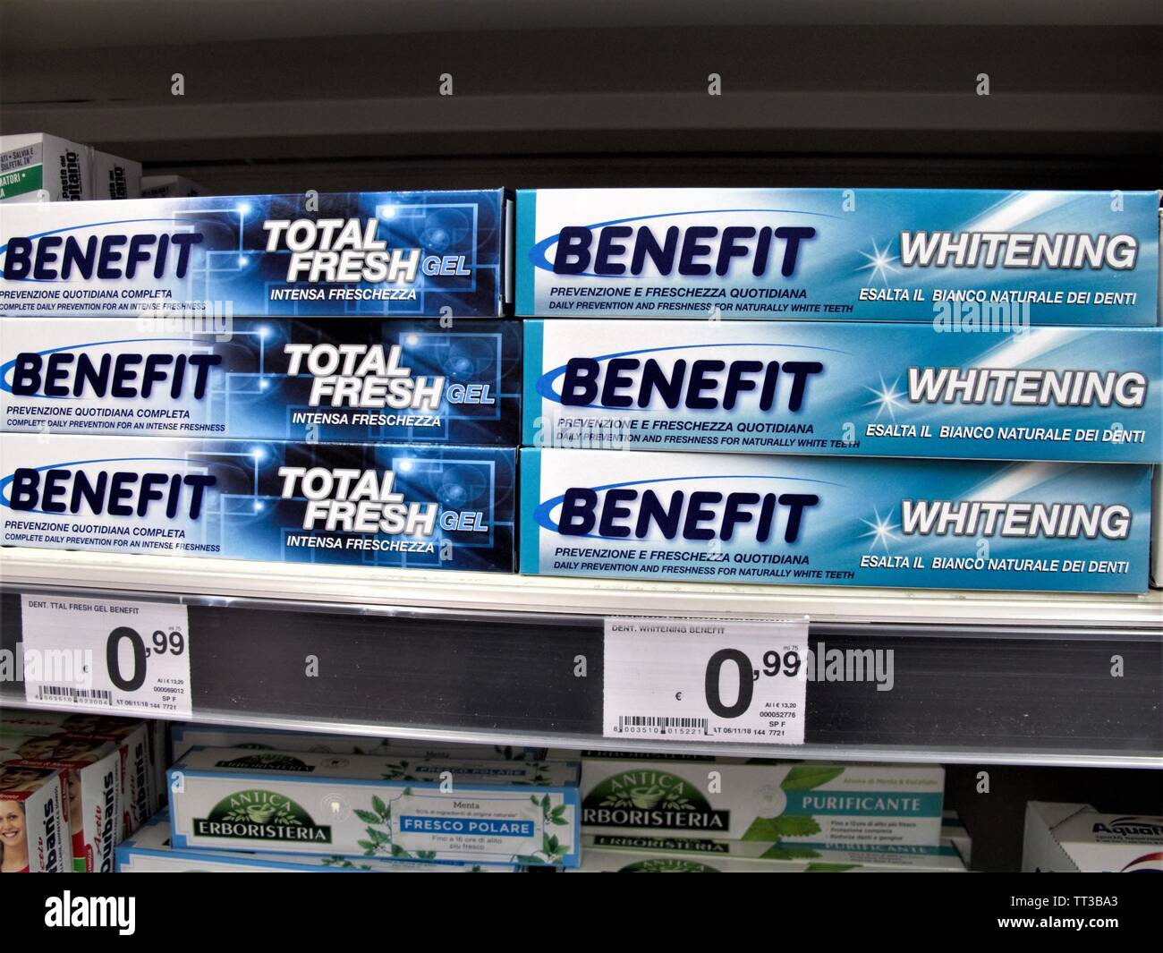 Supermarket toothpaste hi-res stock photography and images - Alamy